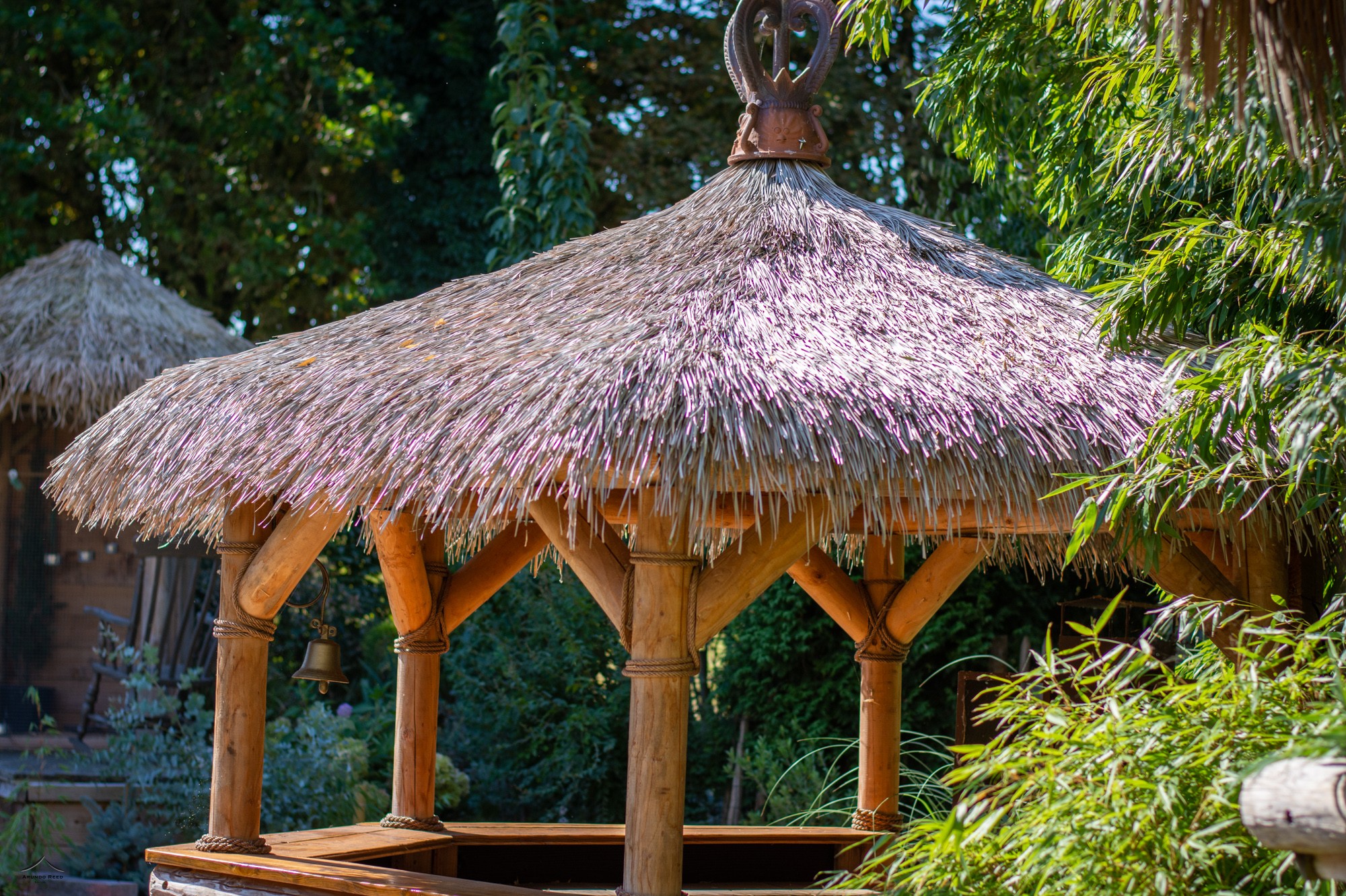 Coconut thatch | Arundo Reed Europe | Kunstrieten daken met de allure ...